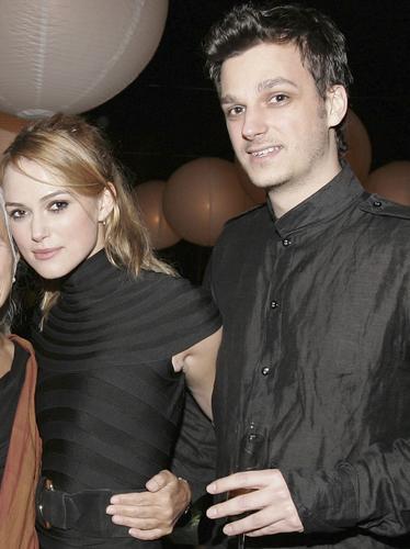 Keira and Caleb Knightley - Celebrities and their siblings - Heart